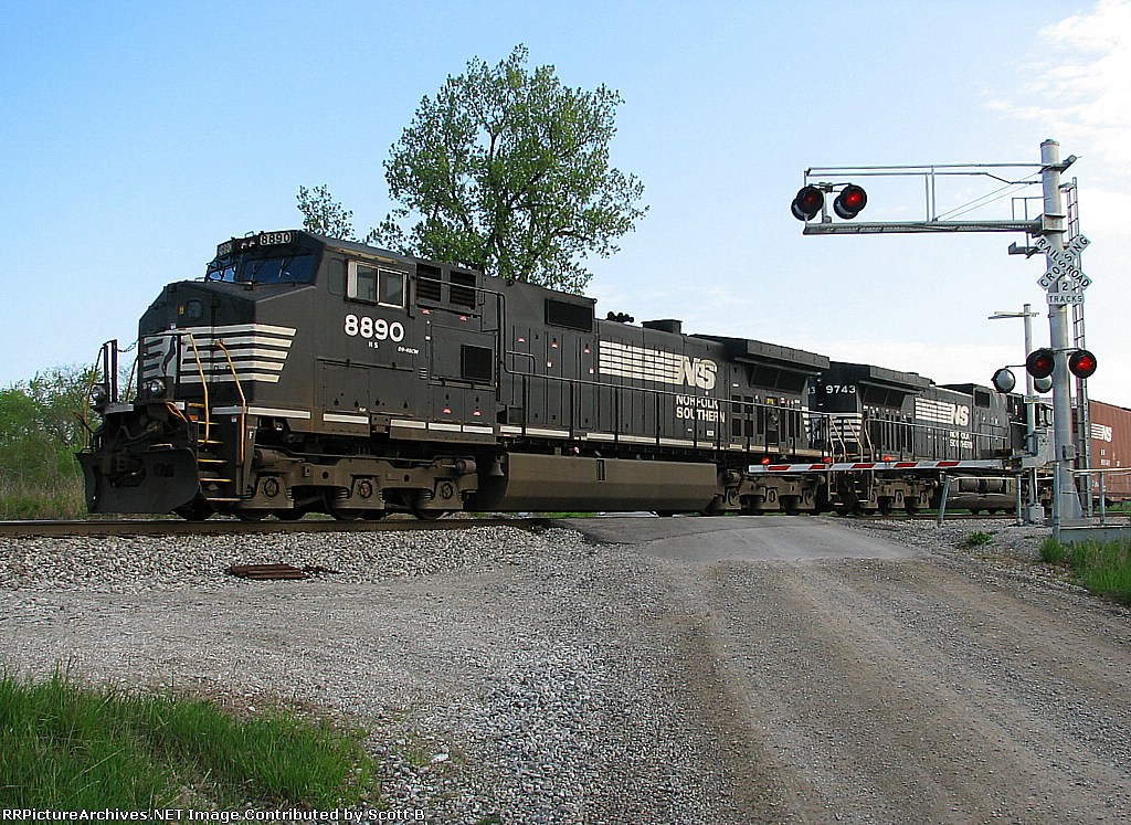 NS 8890 NS17J stops at West Butler 8:17 to wait for 252